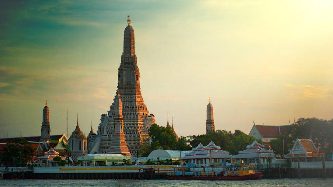 Wat Arun : The Complete Guide to the Temple of Dawn Bangkok